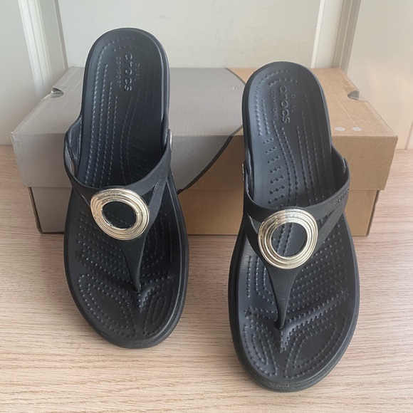 CROCS | Shoes | Crocs Sanrah Beveled Circle Wedge Sandal Blacksilver ...